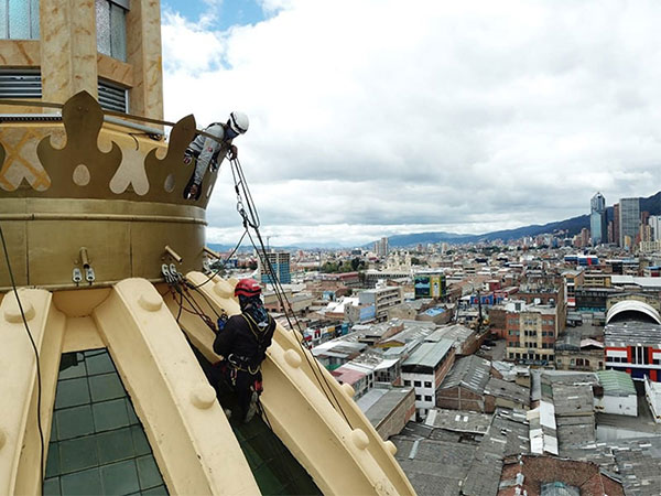 Point d'ancrage pour travaux en hauteur et suspension