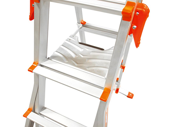 Escabeau pour escalier télescopique réglable en 4 positions