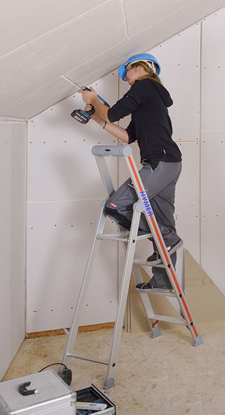 Escabeau aluminium anodisé pour garder les mains propres lors de l ...