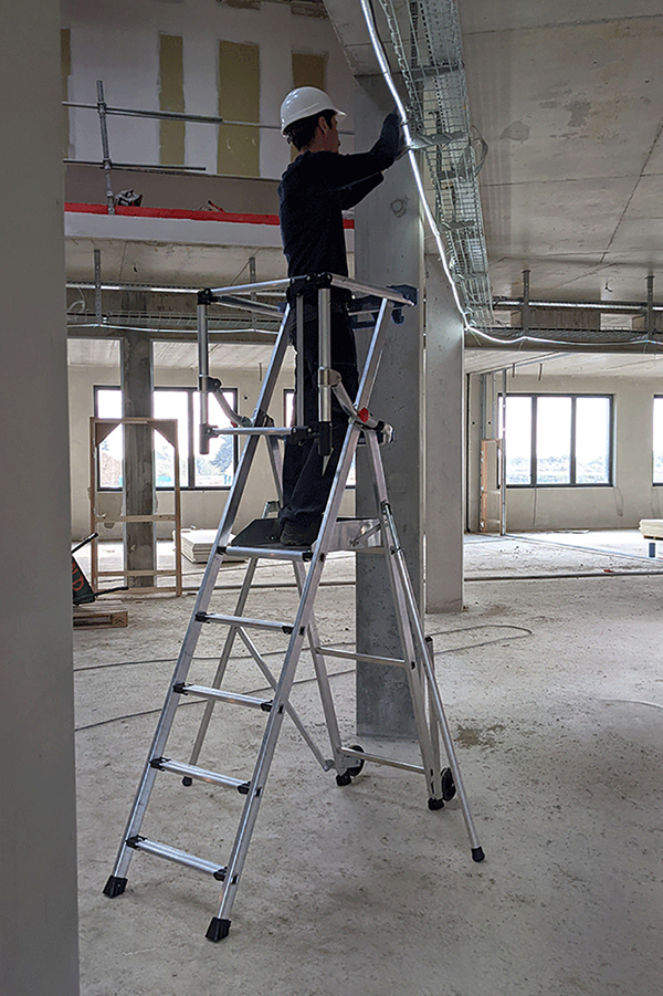 Escabeau PIRL en aluminium avec stabilisateurs