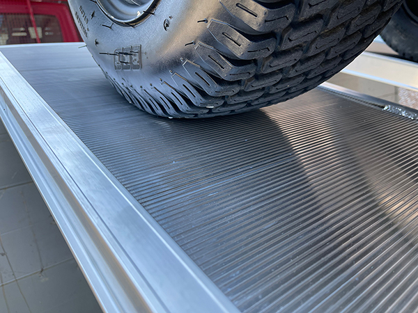 Laderampe - Innenbreite 440mm, mit oder ohne Rand