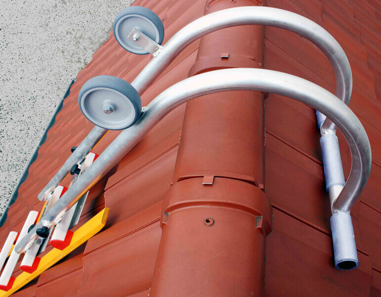 Firstbügel für Dachleitern erleichtert den Dachzugang