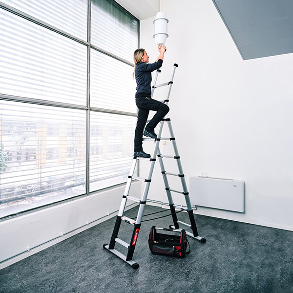 teleskopische Stehleiter 3m Länge, 3.80m Höhe