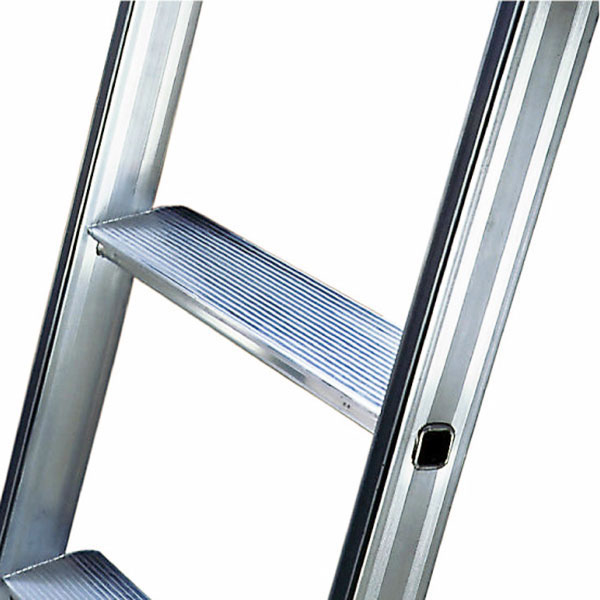 Anstellleiter : Aluminium Anlegeleiter mit Stufen.