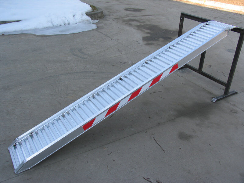 Rampe de chargement avec rebords jusqu'à 2457kg - Largeur int. 240mm