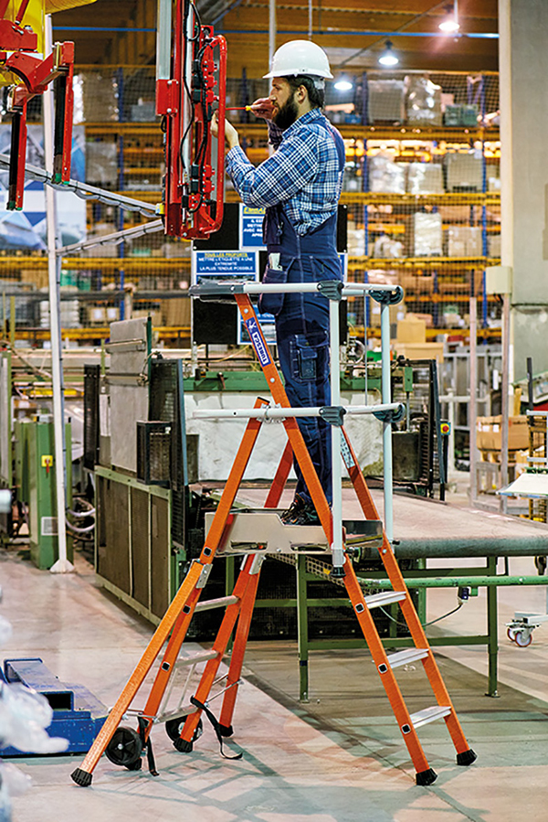 Scala a Castello isolante con piattaforma leggera