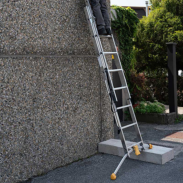 Scala componibile a 2 tronchi con regolazione del livello