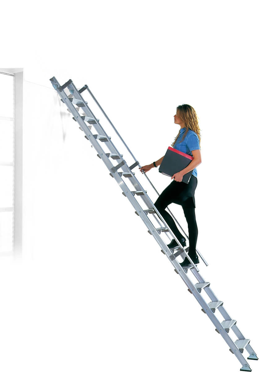 Scala in alluminio per accesso allo soppalco dotata di 2 corrimani laterali