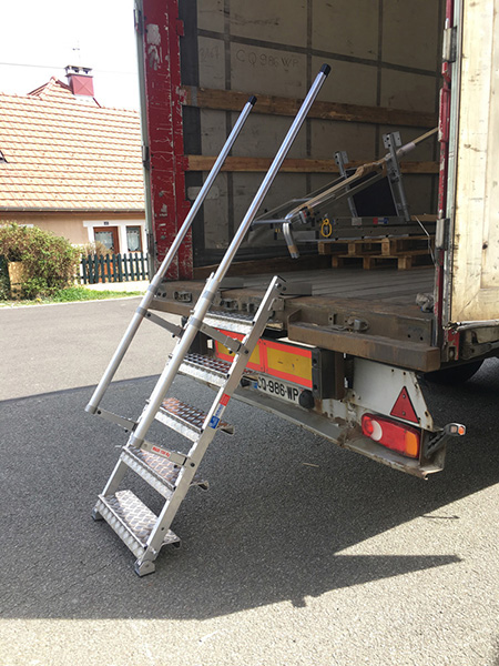 Vendita di scale per camion per facilitare l'accesso al rimorchio in ...