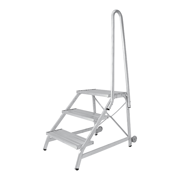 Scalino industriale a gradini per un uso intensivo.