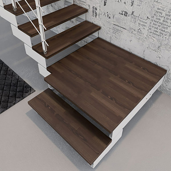 Viertelgewendelte Treppe in Walnussfarbe und Anthrazit